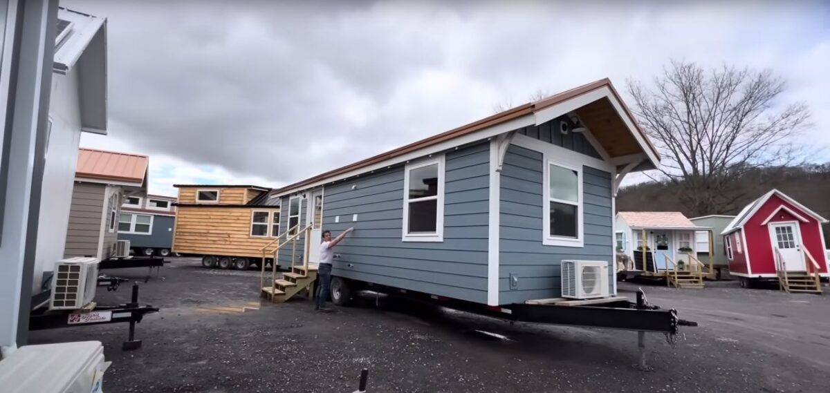 Single-Floor Charleston Tiny House Partitions Living Spaces With ...