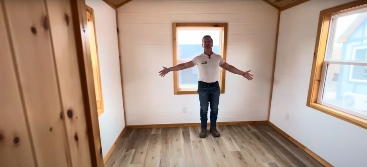 Single-Floor Charleston Tiny House Partitions Living Spaces With ...