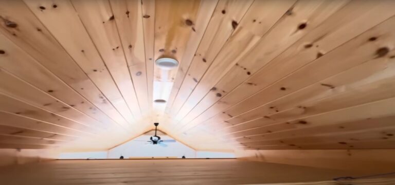 Single-Floor Charleston Tiny House Partitions Living Spaces With ...