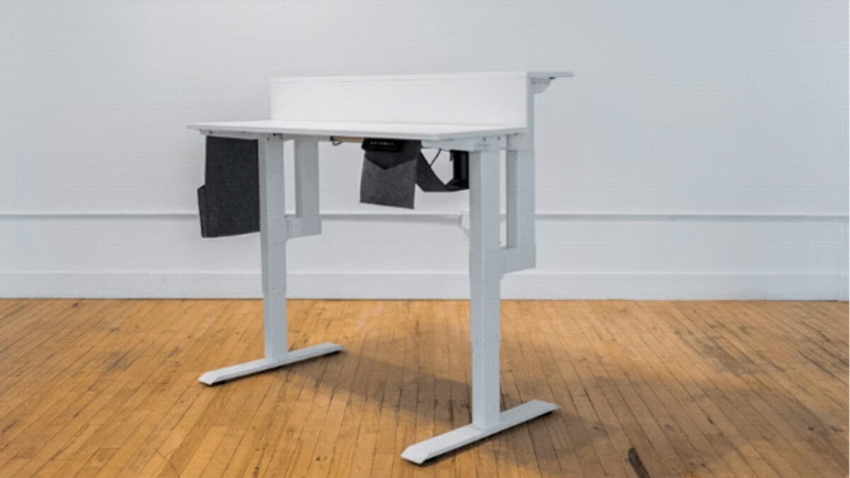 Dual Lift Standing Desk Aligns Effortlessly With Your Needs