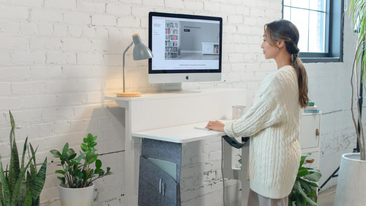 Dual Lift Standing Desk Aligns Effortlessly With Your Needs