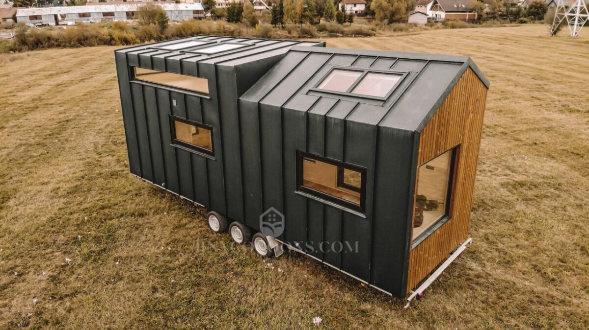 Freeman Tiny House Sleeps up to Eight People in Three Bedrooms