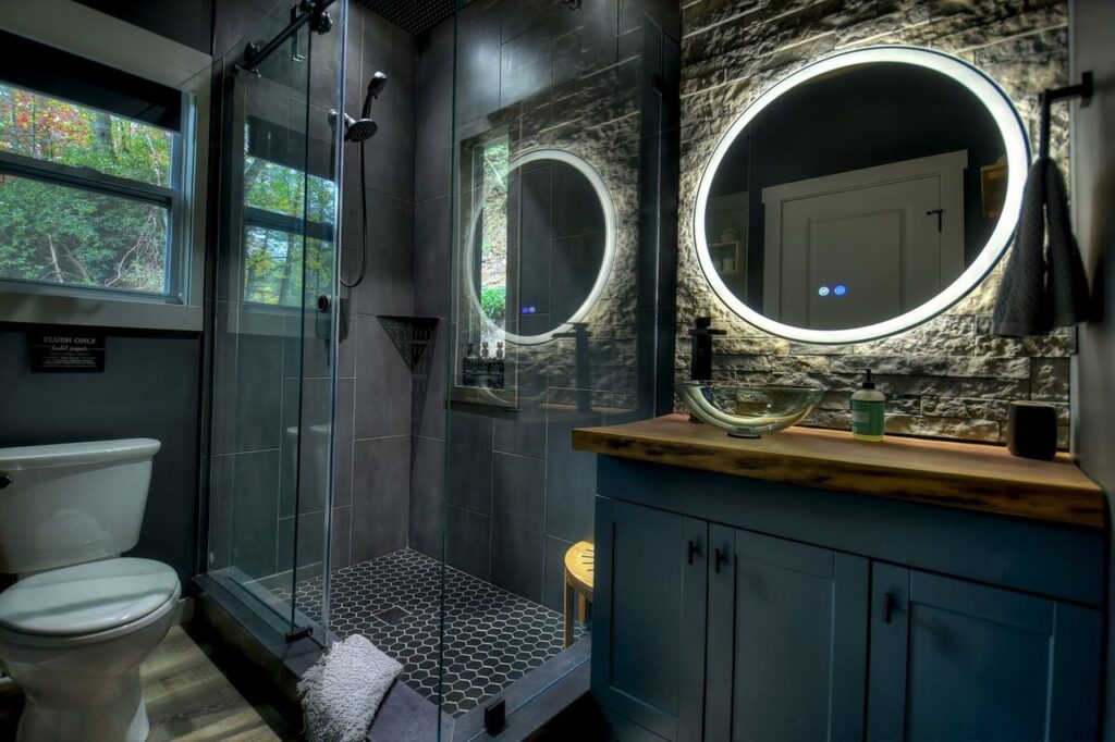 River Rock Treehouse With Open Loft has Wrap-Around Deck