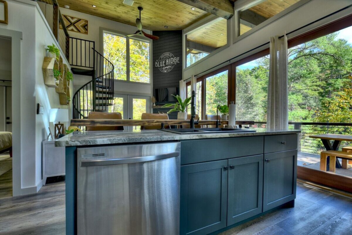 River Rock Treehouse With Open Loft has Wrap-Around Deck