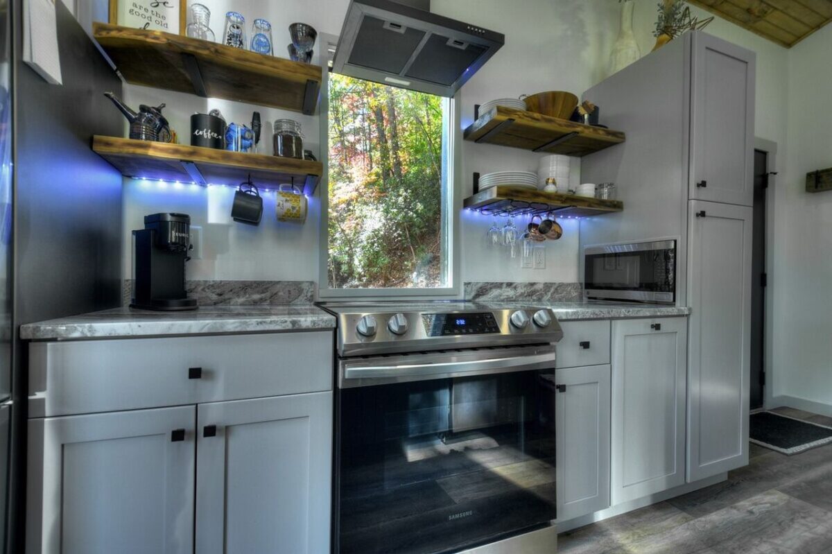 River Rock Treehouse With Open Loft has Wrap-Around Deck