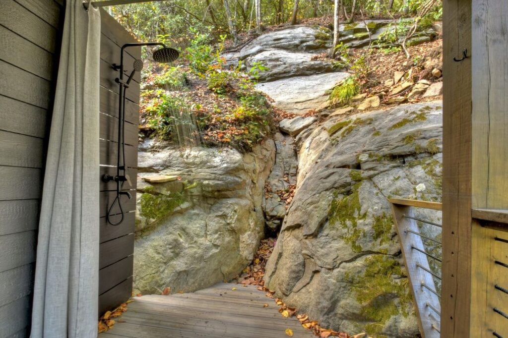 River Rock Treehouse With Open Loft has Wrap-Around Deck