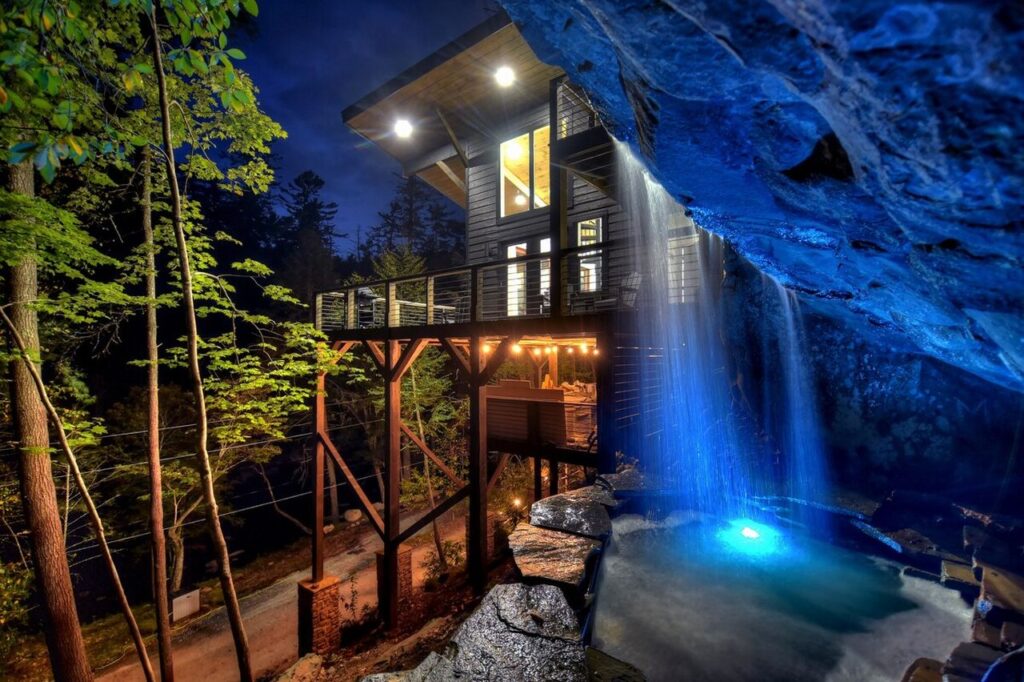 River Rock Treehouse With Open Loft has Wrap-Around Deck
