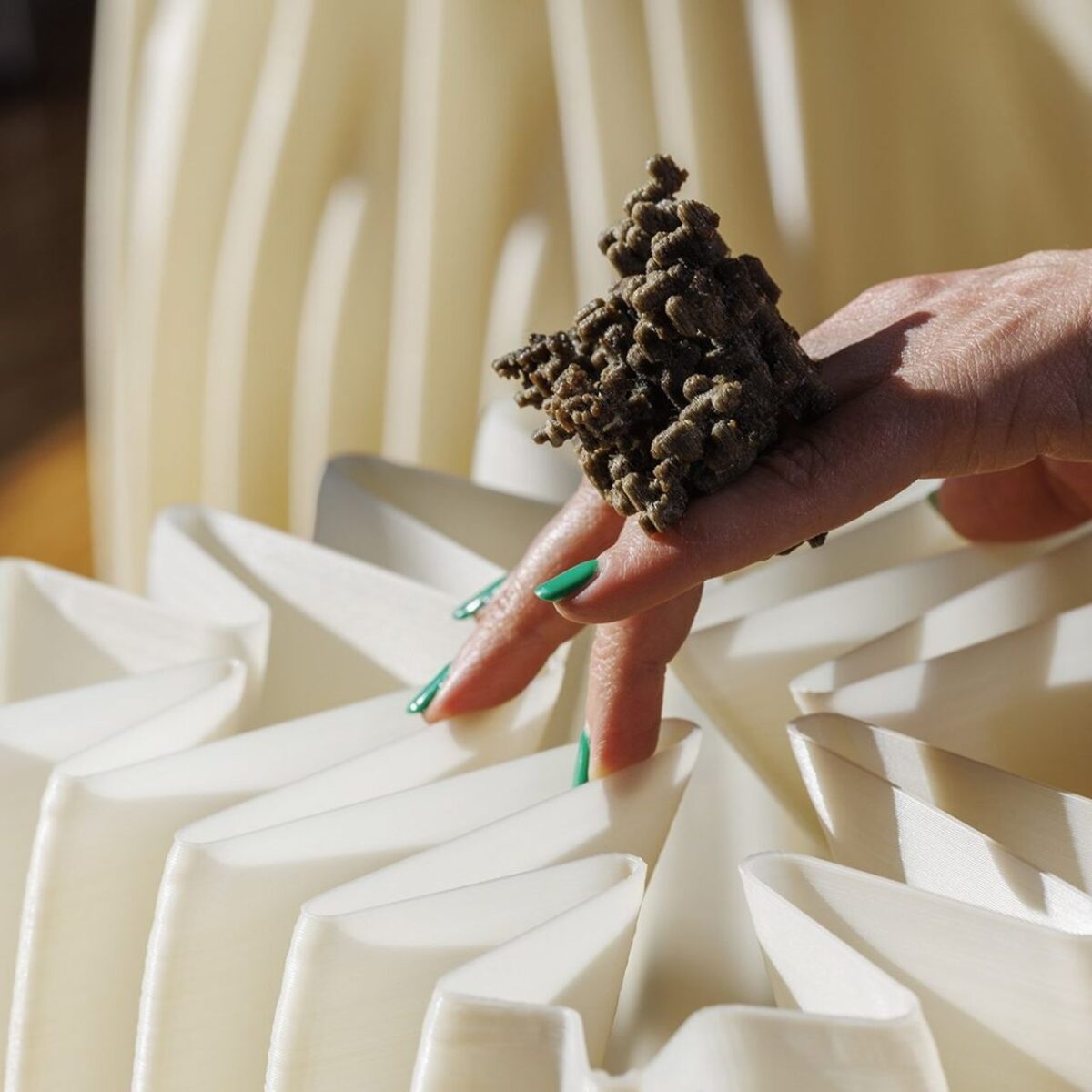 Photo.Synth.Etica Collection Uses Air Purifier’s Bio-Waste