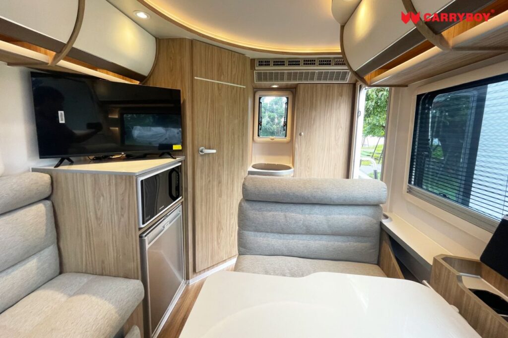 Toyota Hilux Carryboy Motorhome Boasts Exceptional Features