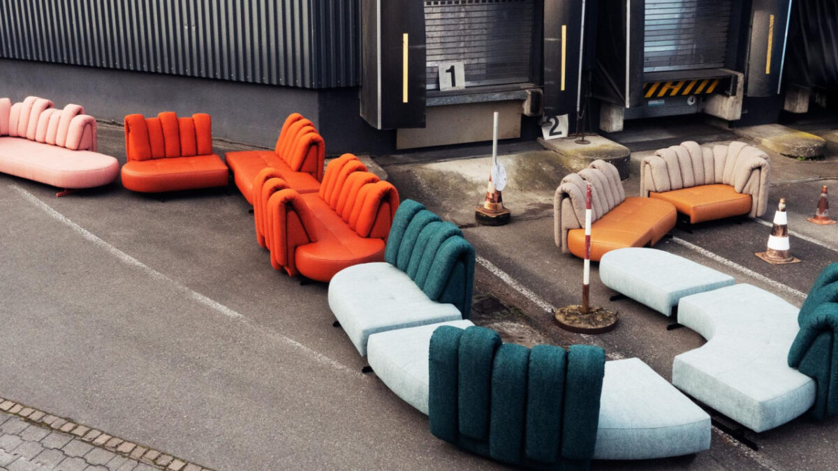 Collina Sofa With Moveable Backrest is Ultimate Conversation Starter