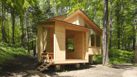 Forest Hut Minimizes Environmental Impact With Raised Foundation