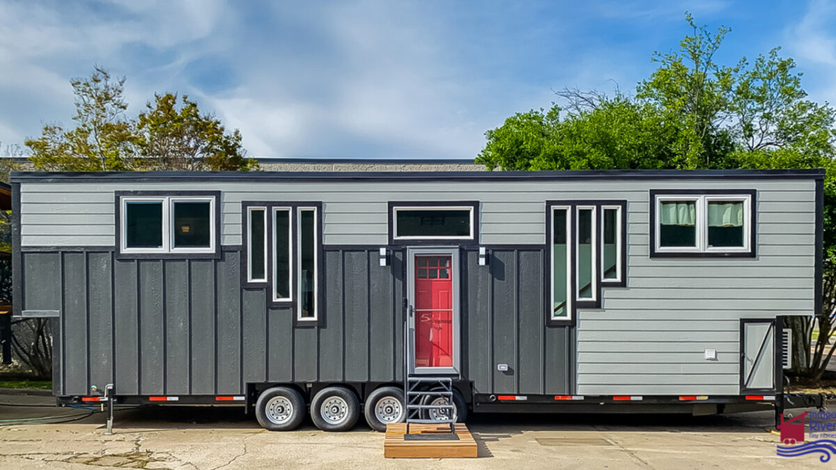 Rosalind Tiny House Offers Two Spa-Like Bathrooms in 42ft