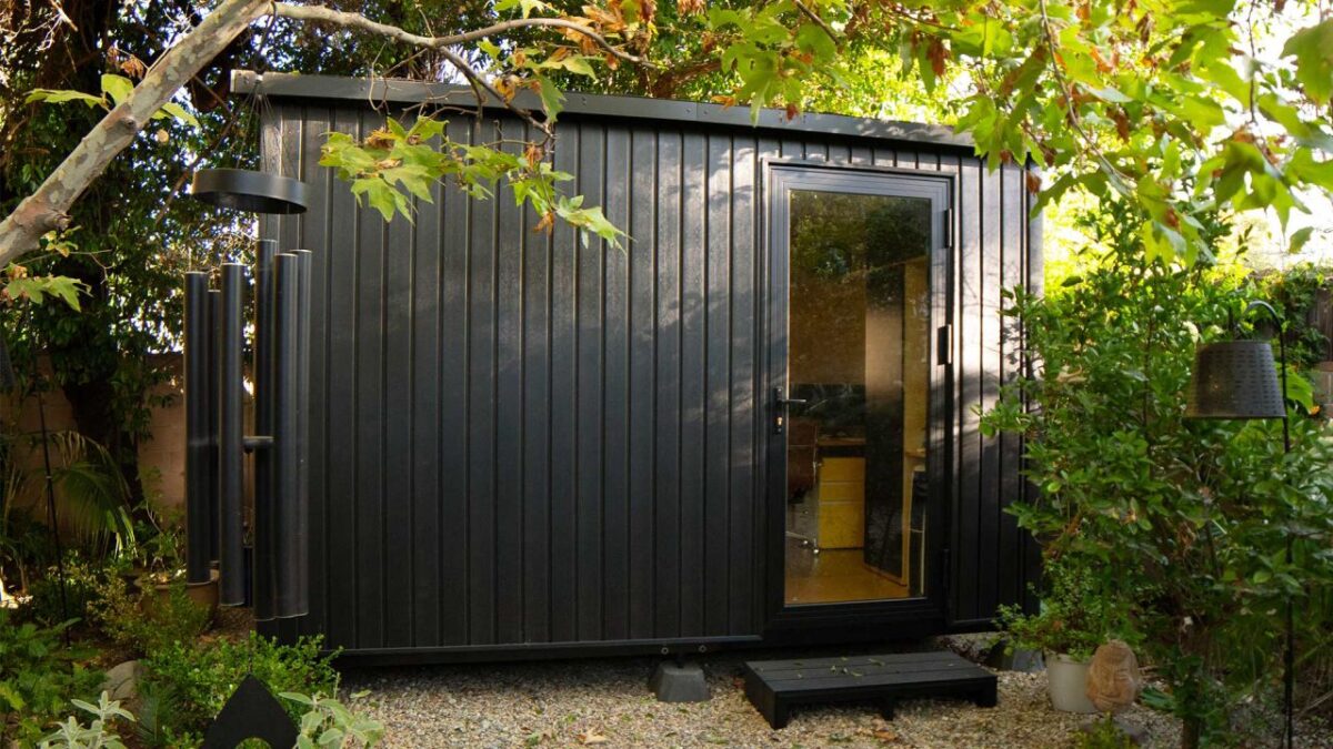 StudioPod Assembles Quickly for Versatile Office Setup