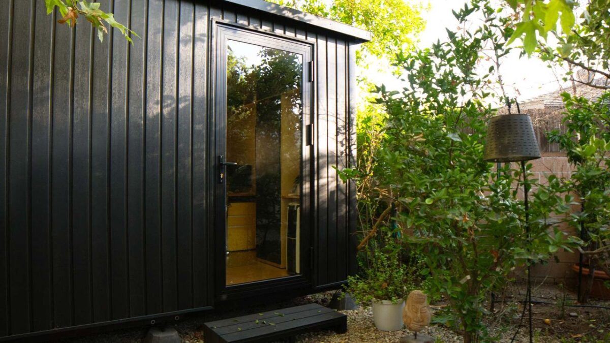 StudioPod Assembles Quickly for Versatile Office Setup