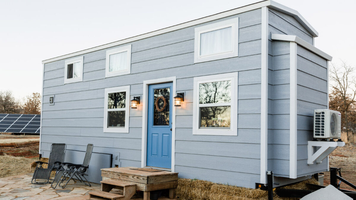 Modern Farmhouse Tiny House Cottage Vibe With Wood Accents