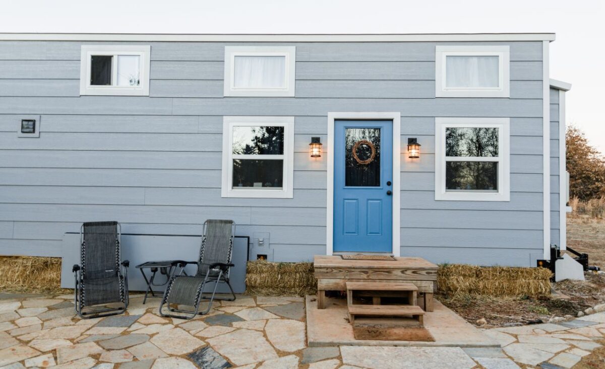 Modern Farmhouse Tiny House Cottage Vibe With Wood Accents