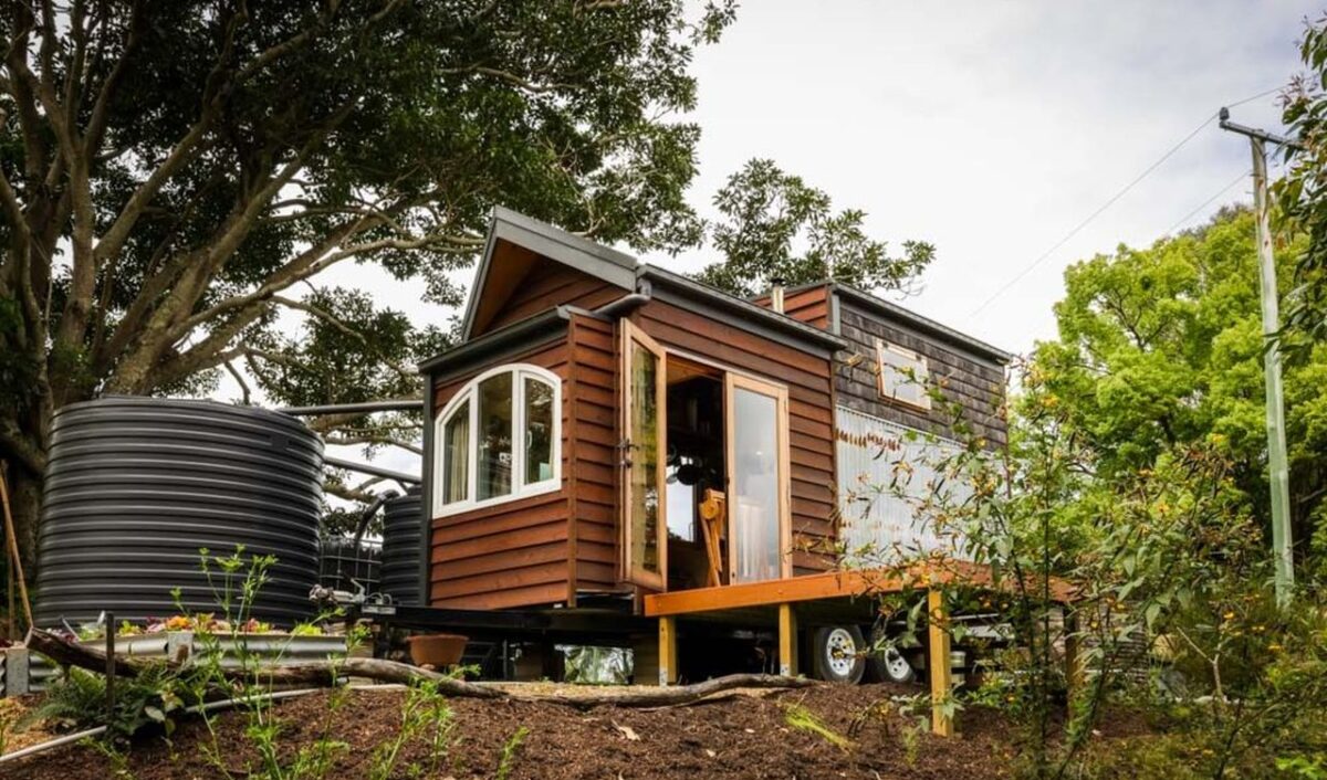 This DIY Tiny House With Plenty of Storage is Home to a Weaver