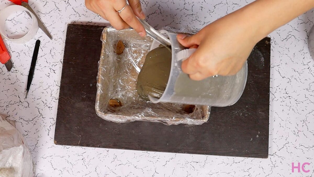 DIY Rustic Concrete Planter With Dowel Feet, Video Tutorial