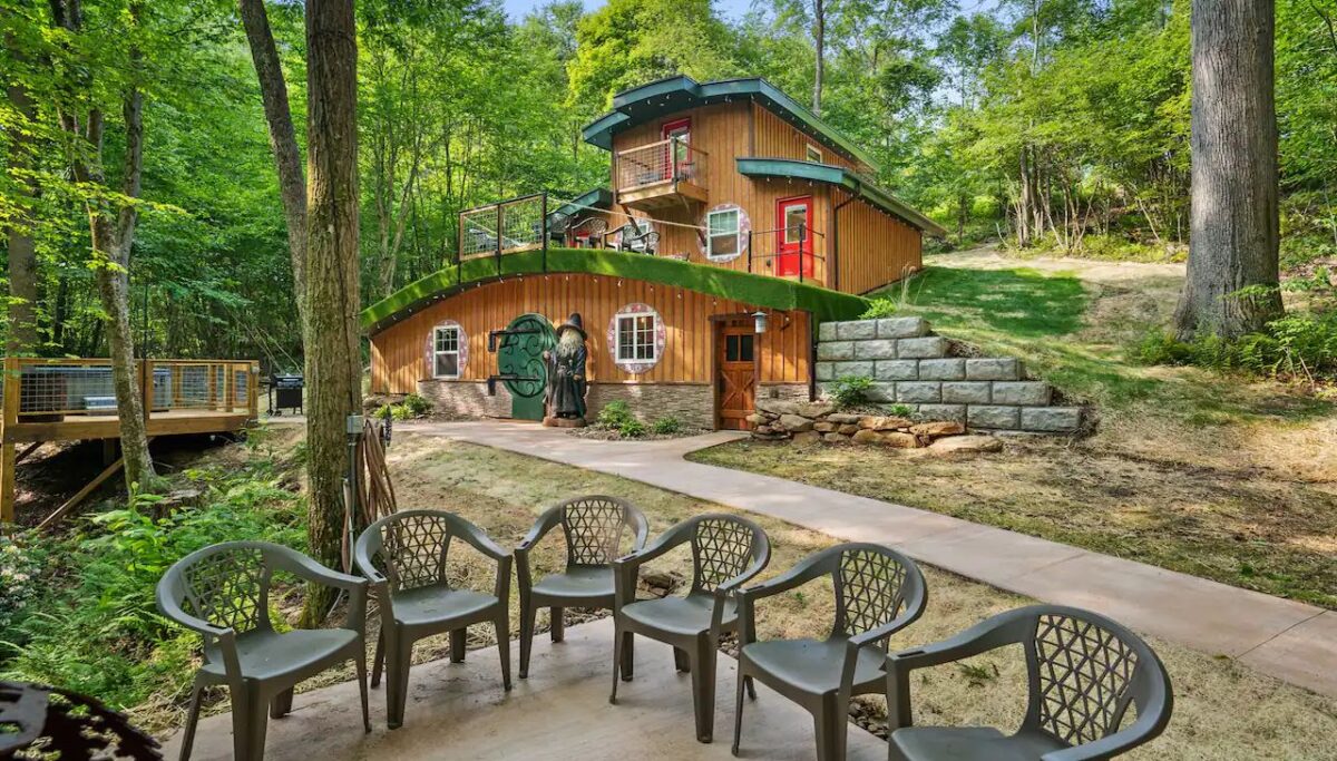 Ohiopyle Hobbit House is Perfect for Large Family Getaways