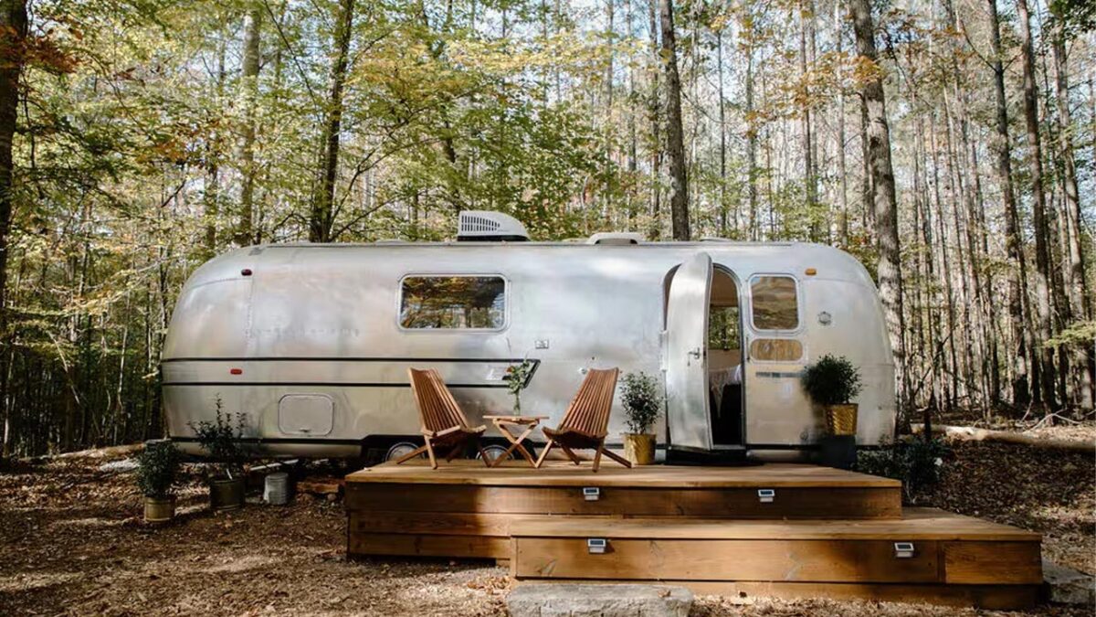 Tin Can Cottage is Pet-friendly Airstream Camper With Bathtub