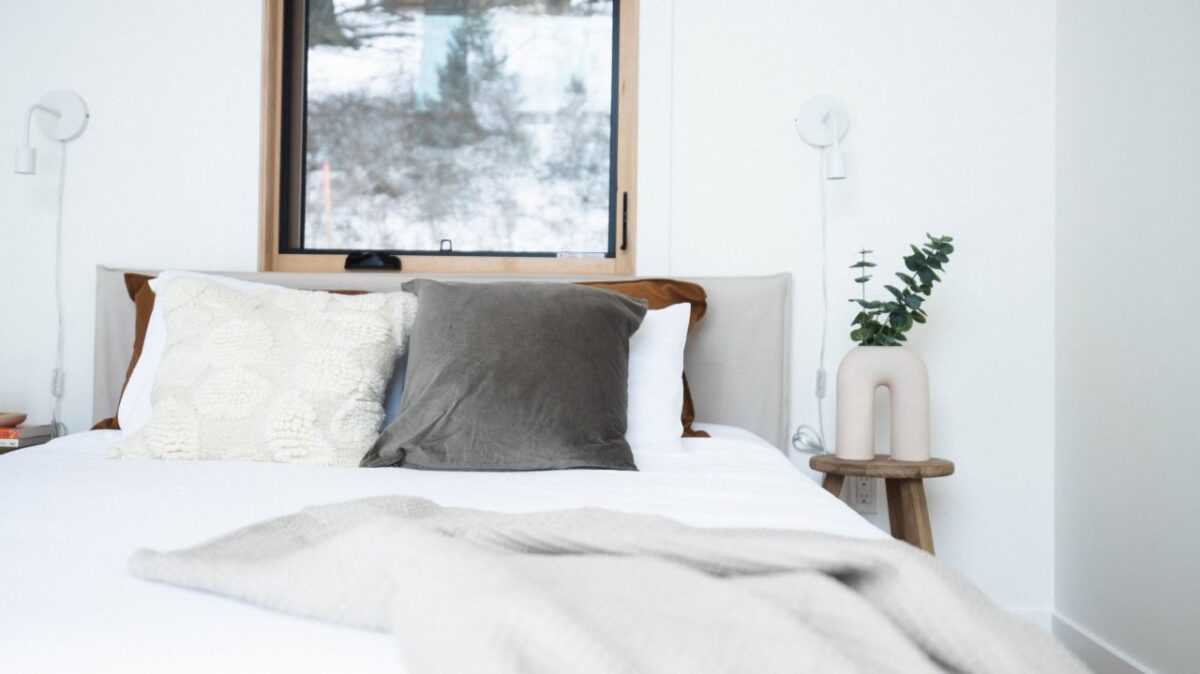 Arlo Cabin is Cozy Two-Bedroom Getaway in Western Canada