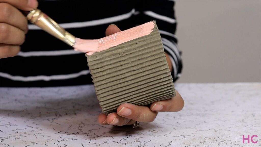 How to Make a Ribbed Concrete Planter for Tabletop Décor?