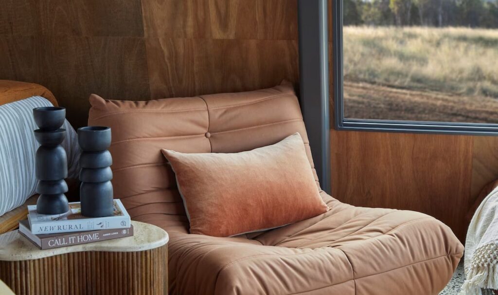 Gilay Tiny Retreat Packs Single-Level Luxury in Angular Structure