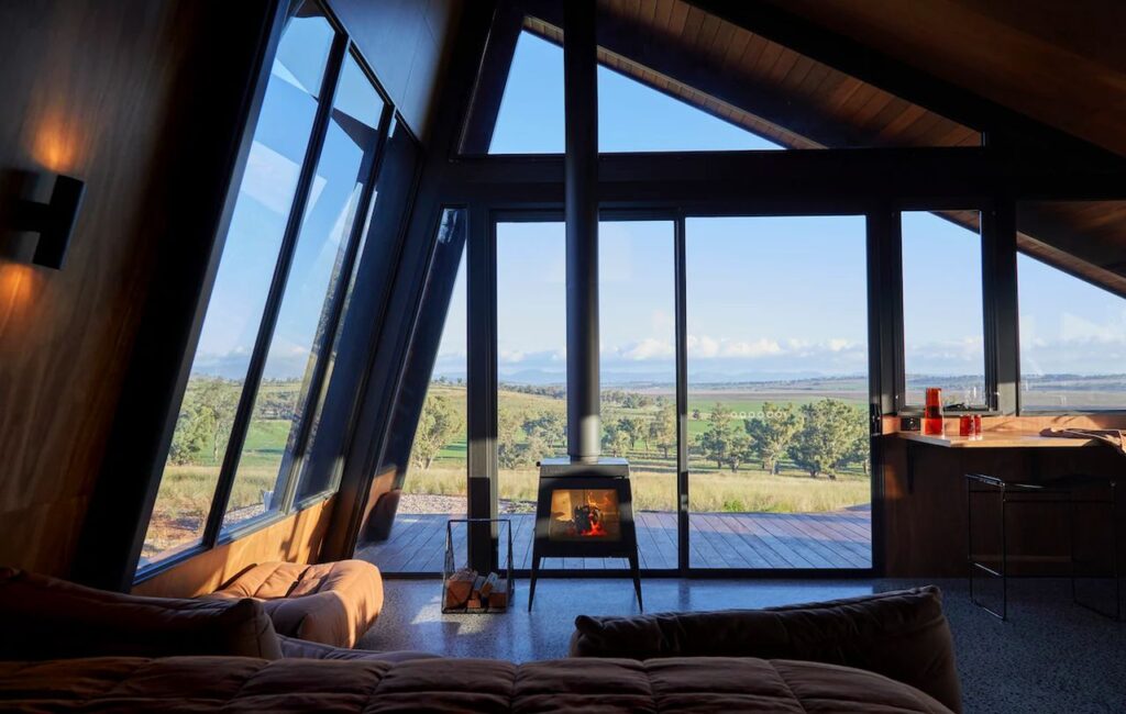 Gilay Tiny Retreat Packs Single-Level Luxury in Angular Structure