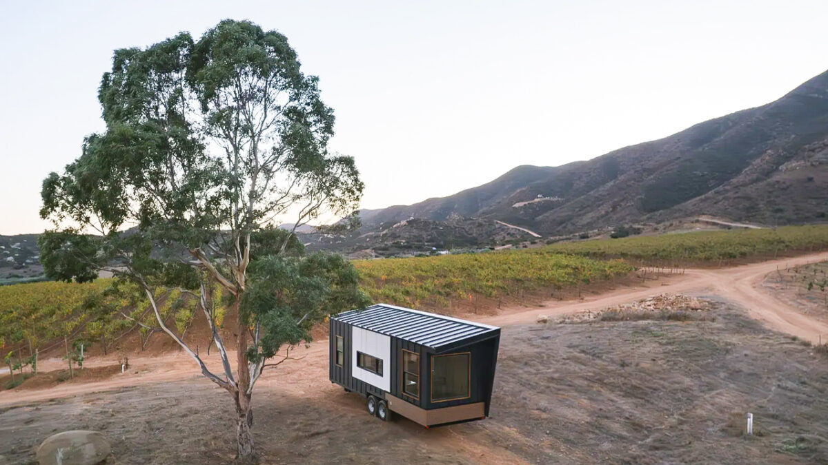Studio-Style Clever S Tiny House has Transformable Living Room