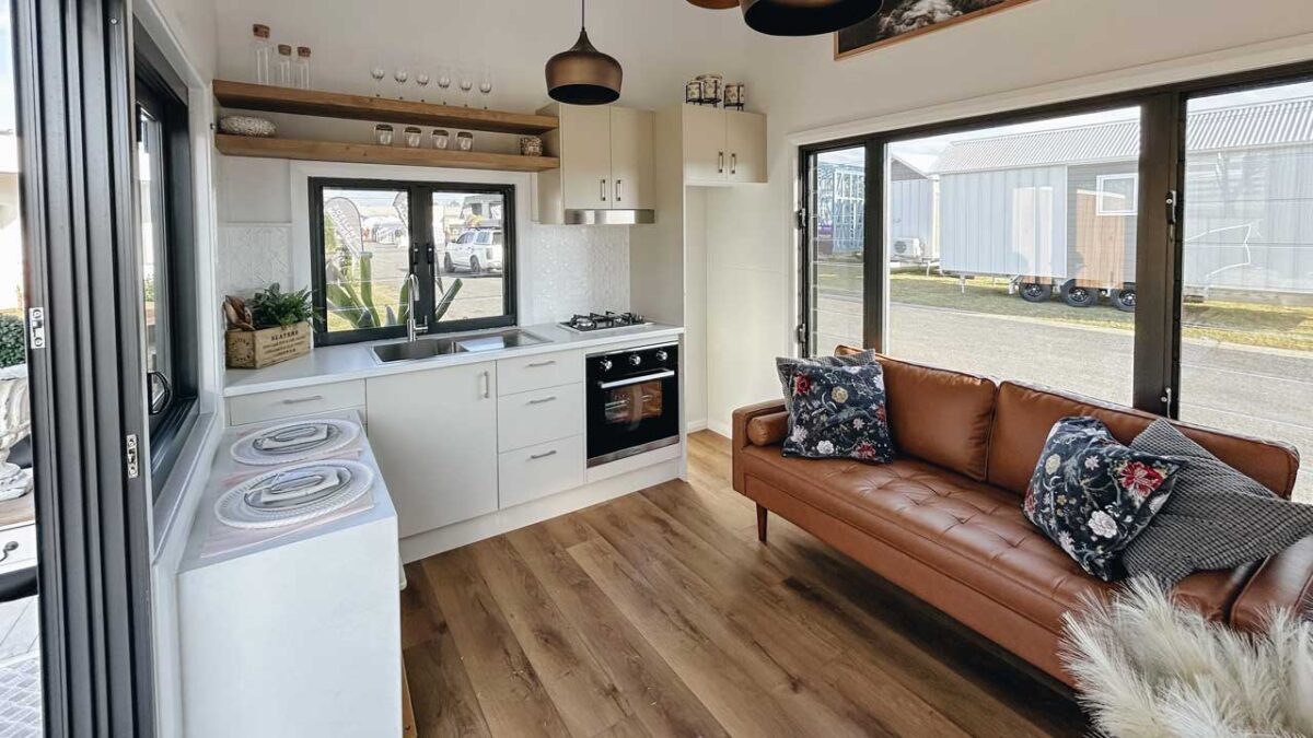 This Australian Tiny House Boasts 3 Bedrooms, Expansive Glazing
