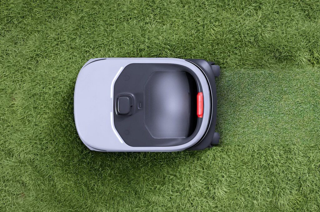 Oasa R1 Robotic Lawn Mower Boasts Advanced 3D Auto-Mapping