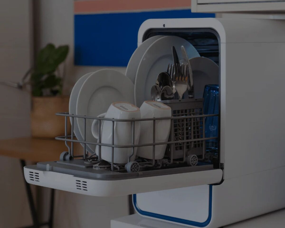 Capsule Solo Dishwasher Redefines Washing Dishes