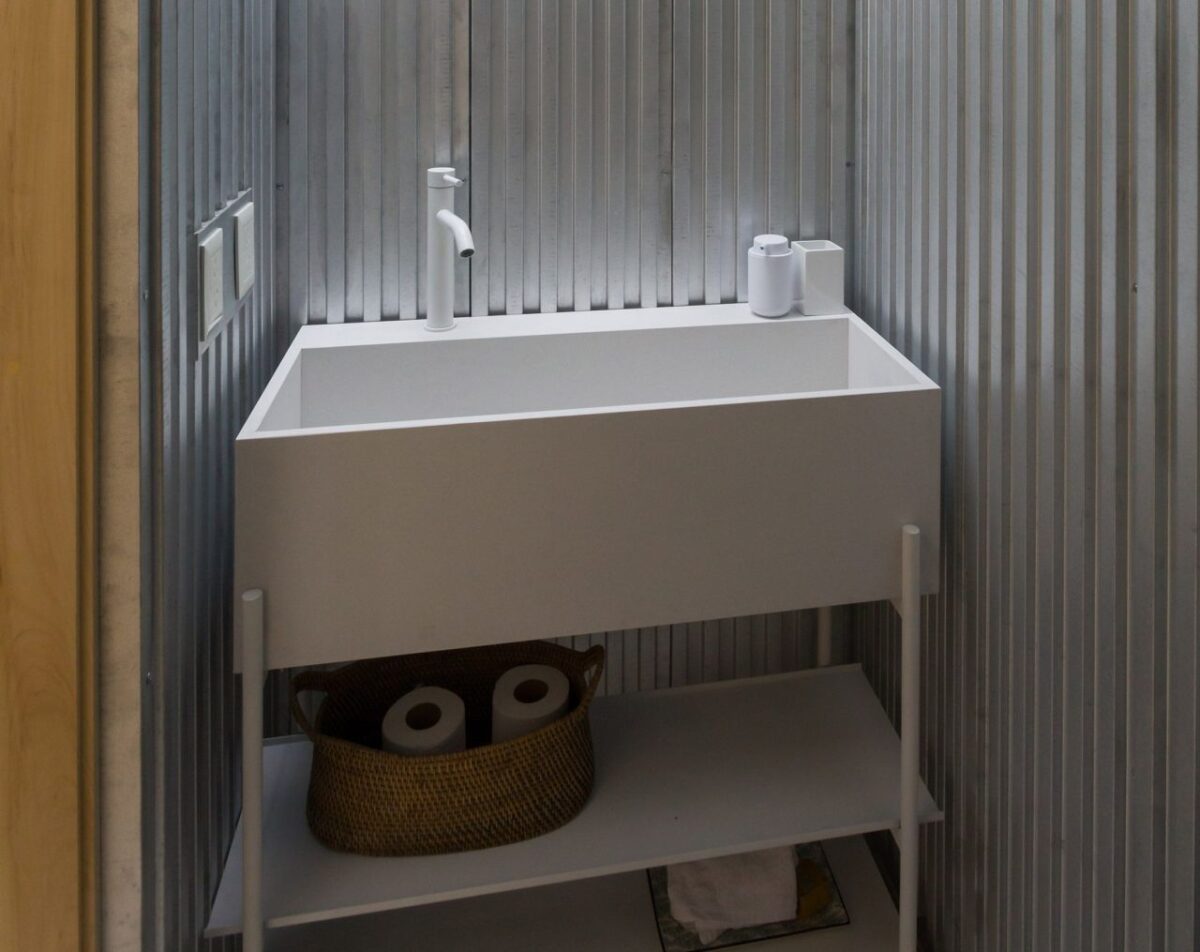 Argentina Guest House Uses Discarded Sheep Wool for Insulation
