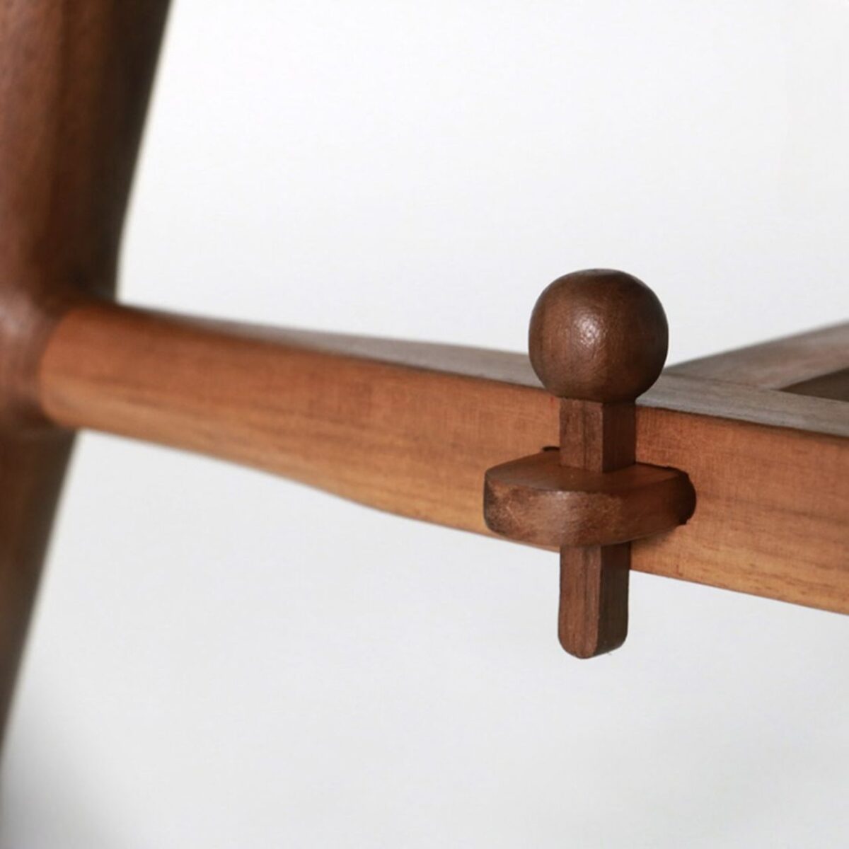 Wooden Flat Pack Moon Chair Will Win Minimalists