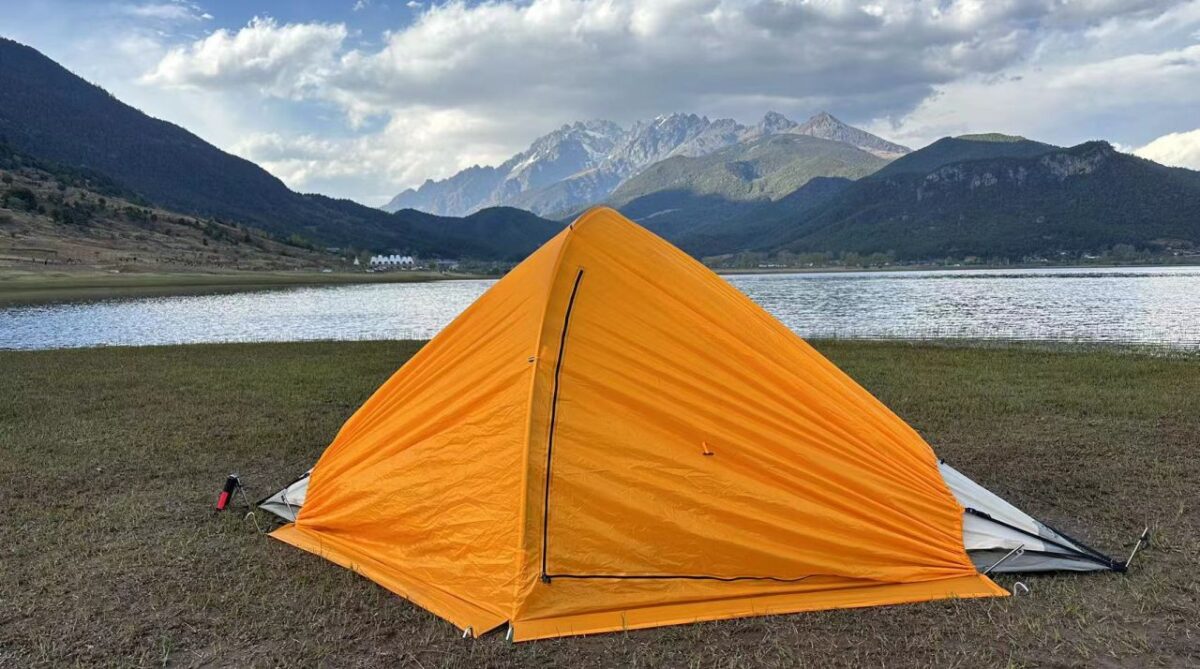 Lightweight Wind Anchor Tent can Survive Hurricane, Sets up in a Minute