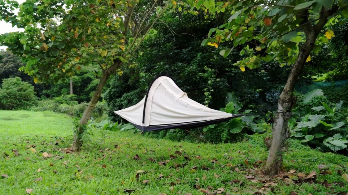 Lightweight Wind Anchor Tent can Survive Hurricane, Sets up in a Minute