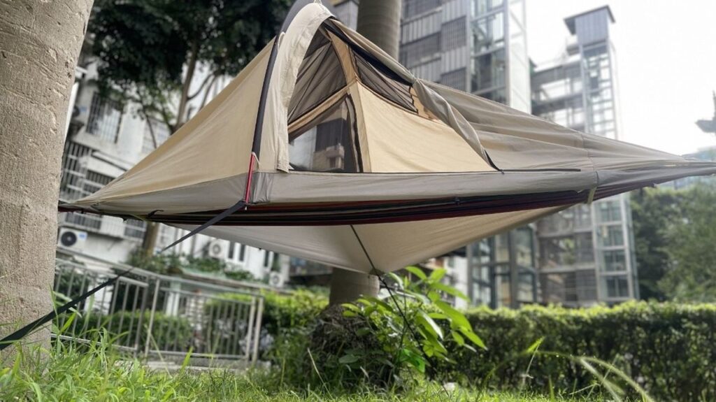 Lightweight Wind Anchor Tent can Survive Hurricane, Sets up in a Minute