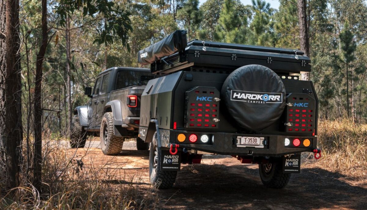 Shorty Trailer Boasts an Integrated-Staircase and Rooftop Tent