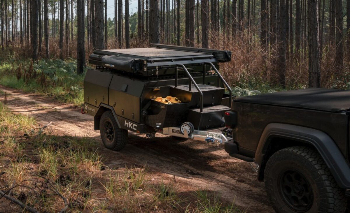 Shorty Trailer Boasts an Integrated-Staircase and Rooftop Tent