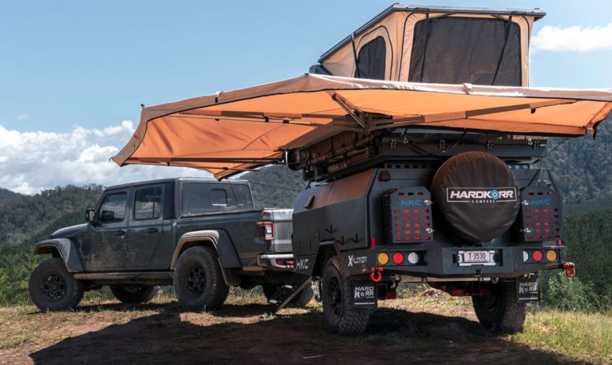 Shorty Trailer Boasts an Integrated-Staircase and Rooftop Tent