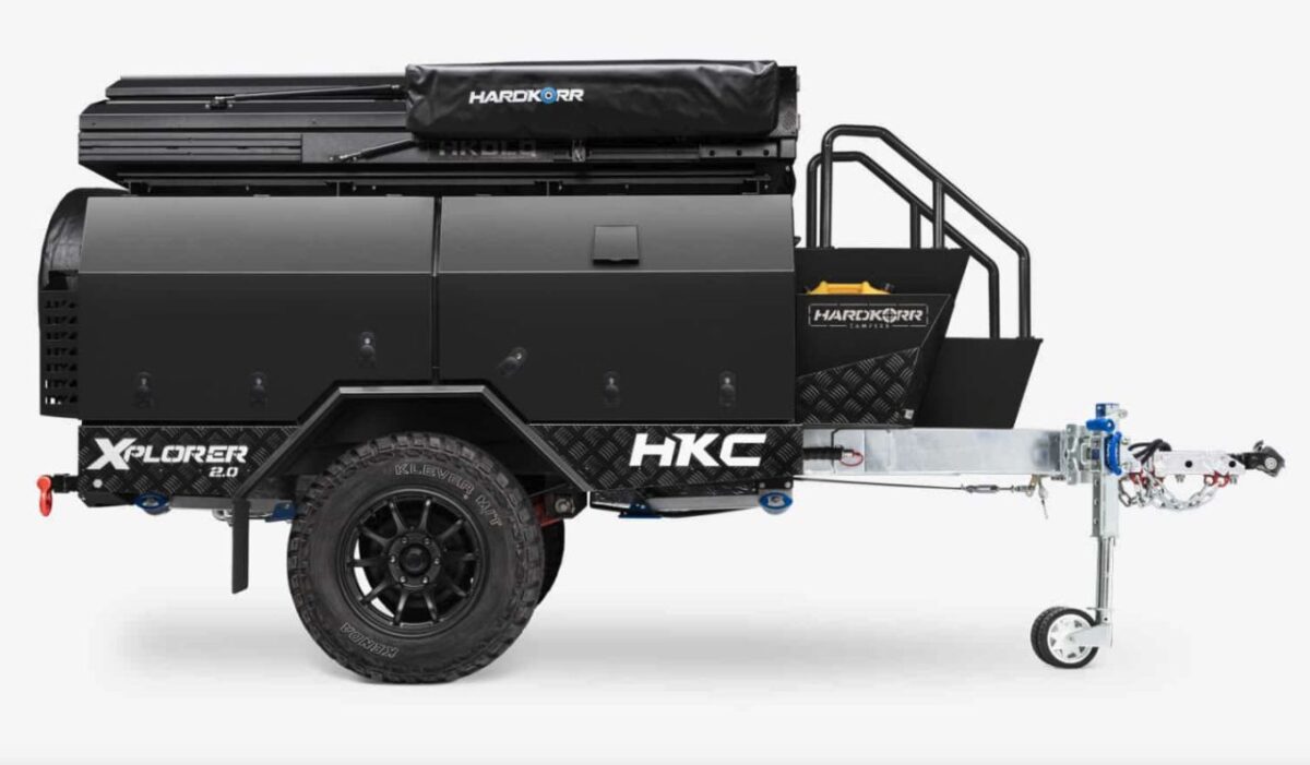 Shorty Trailer Boasts an Integrated-Staircase and Rooftop Tent