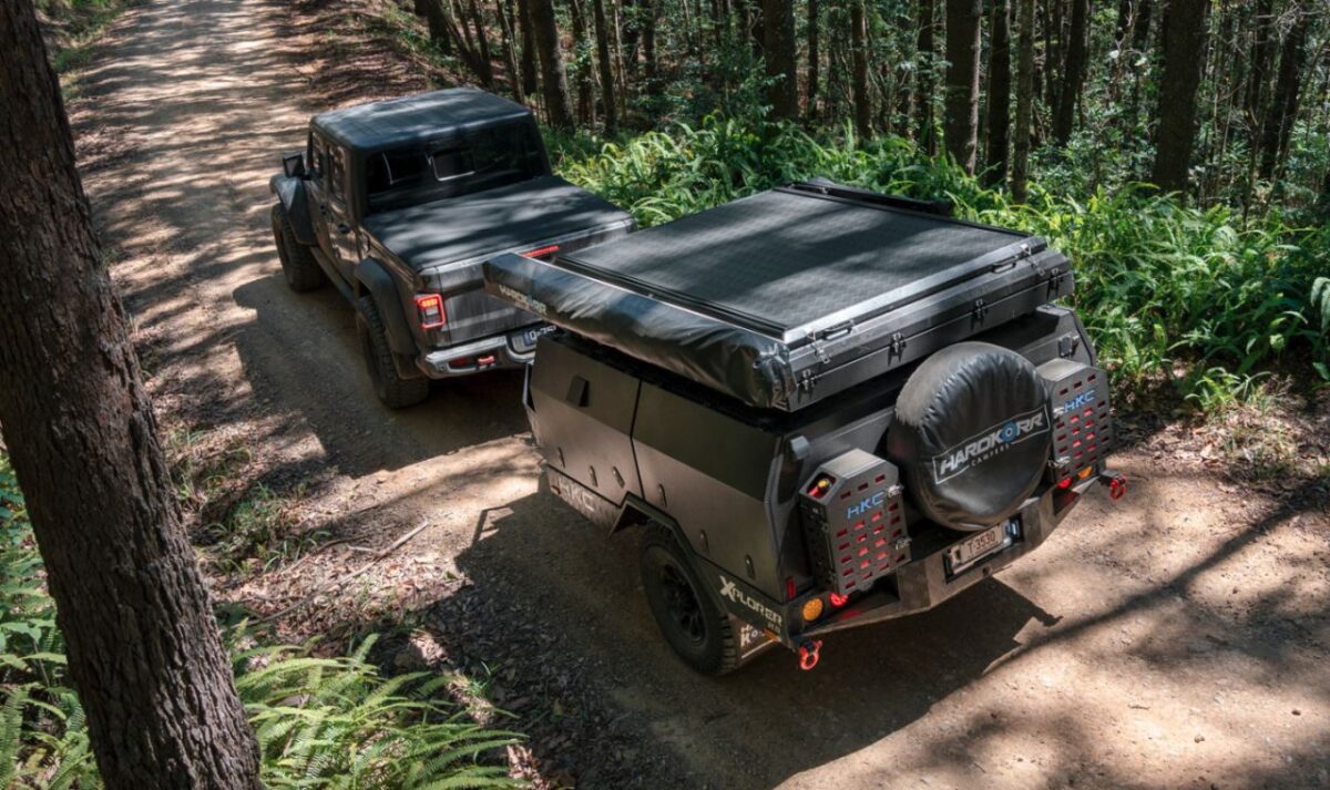 Shorty Trailer Boasts an Integrated-Staircase and Rooftop Tent