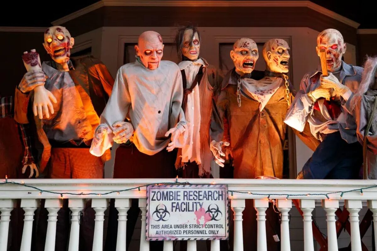 15 Zombie Halloween Décor Ideas to Turn Home Into Bloody Mess