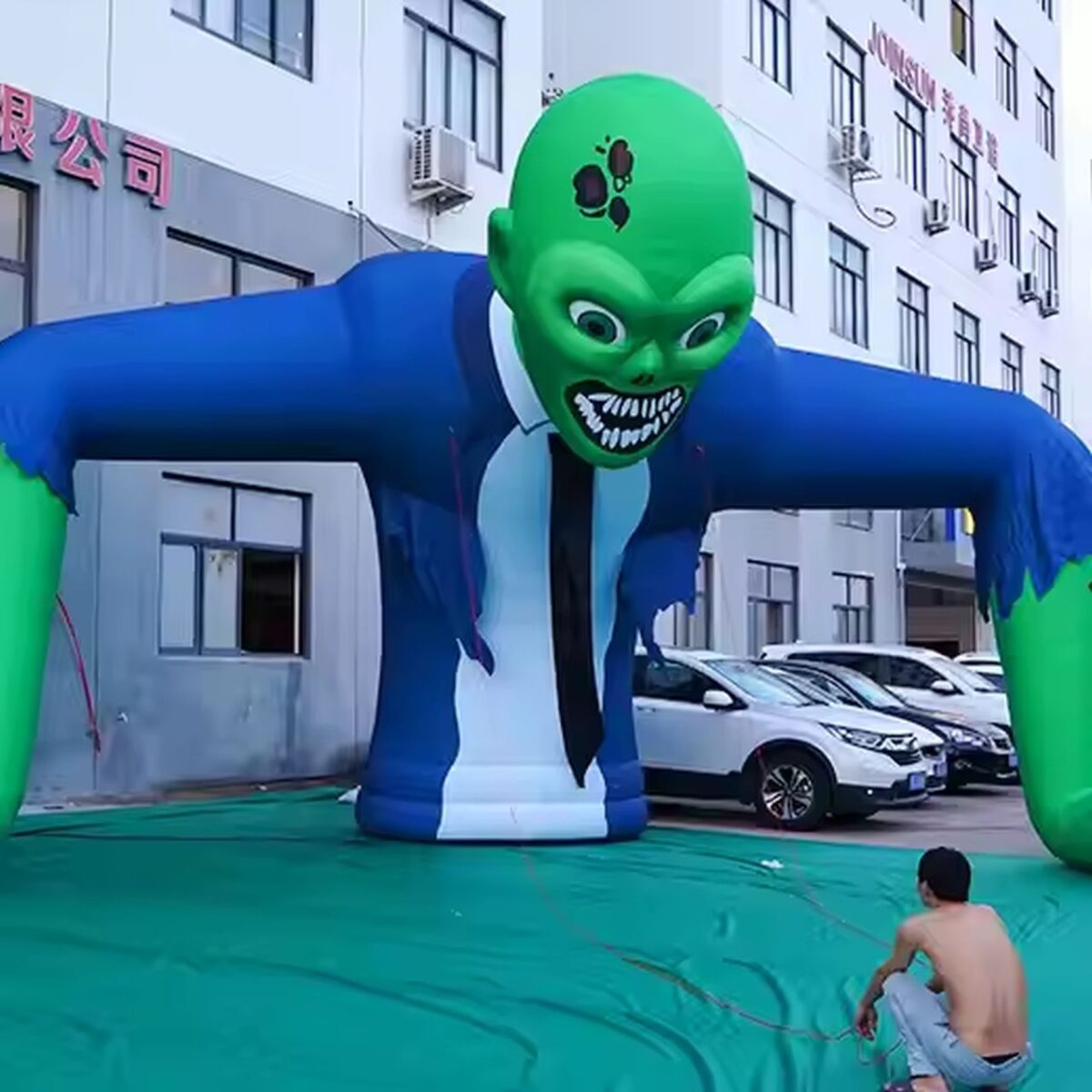 15 Zombie Halloween Décor Ideas to Turn Home Into Bloody Mess