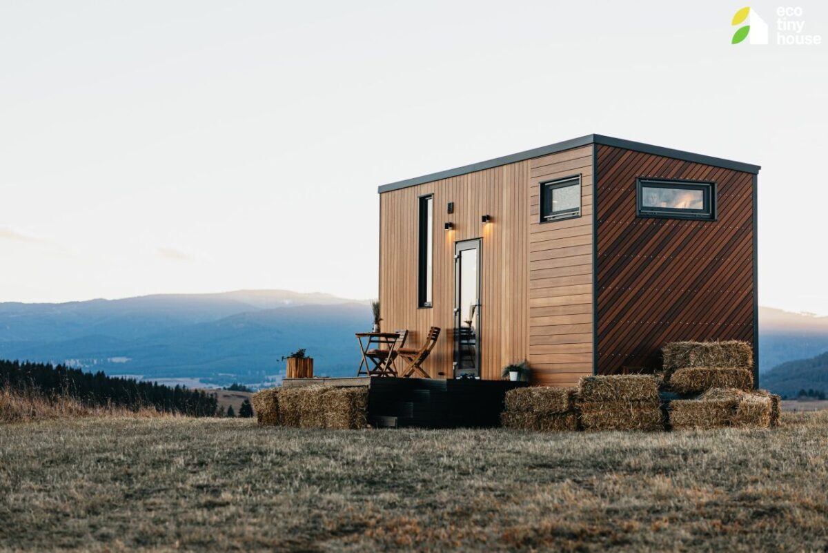 Getaway Tiny House has Cozy Aesthetic With Reverse Loft Layout