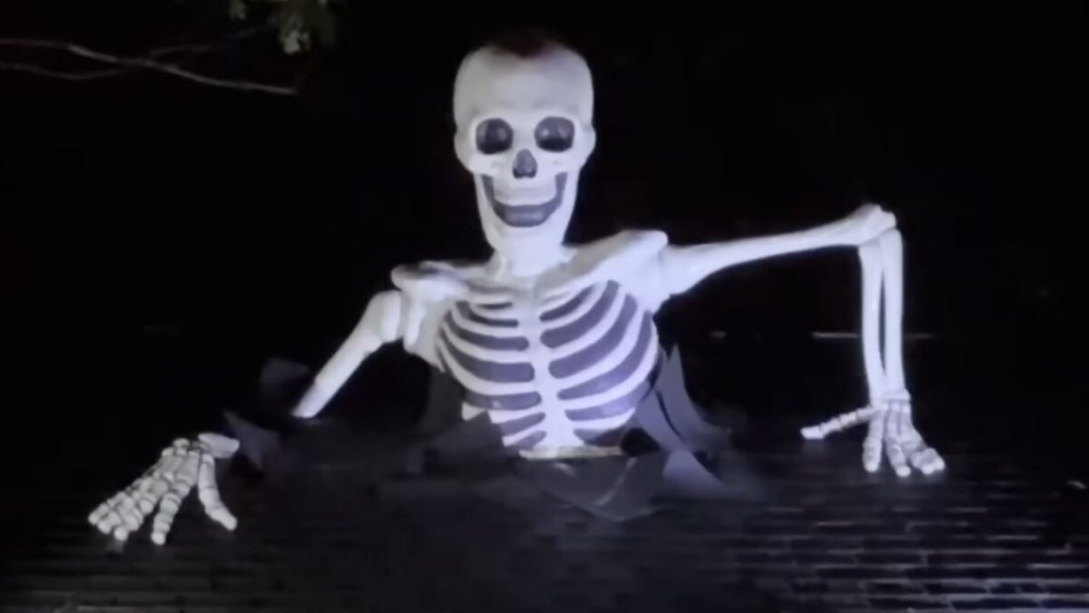 DIY Giant Skeleton Display is Blowing the Roof This Halloween