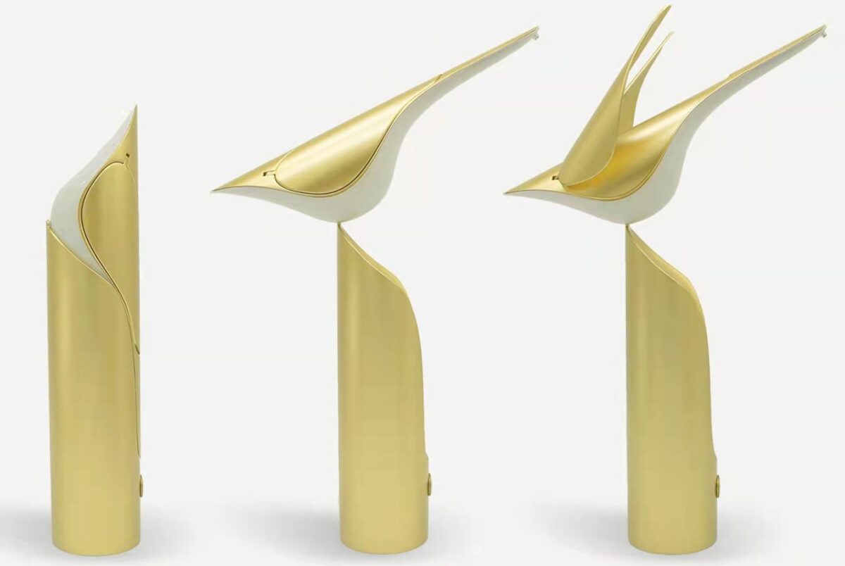 Shape-Shifting Magpie Table Lamp has a Transparent shade