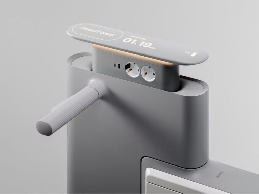Worknic Portable Desk Allows you to set-up Outdoor Workspace