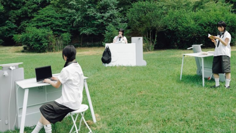 Worknic Portable Desk Allows you to set-up Outdoor Workspace