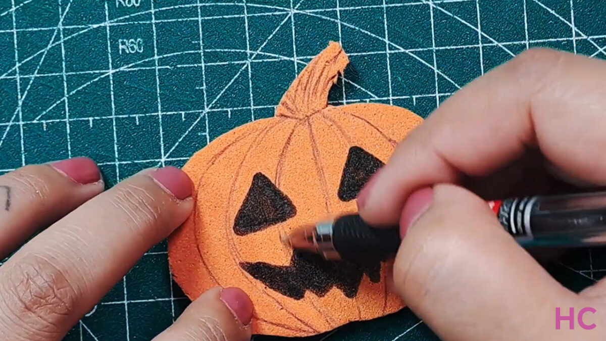 DIY Jack-o’-Lantern Garland for Halloween | Under $10 Crafts